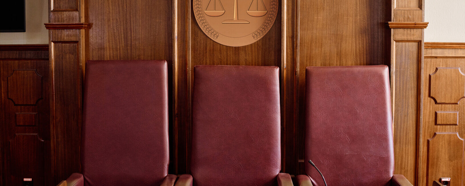 Soudní přísedící aneb soudce z lidu: Vše, co vás zajímá — Dostupný advokát